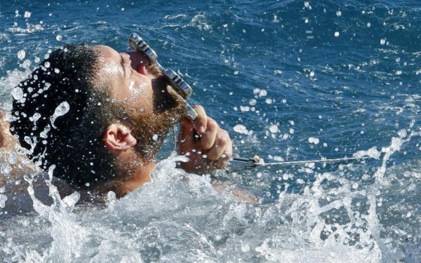 ΡΙΨΗ ΤΟΥ ΤΙΜΙΟΥ ΣΤΑΥΡΟΥ ΣΤΟΝ ΧΩΡΟ ΤΟΥ ΚΟΛΥΜΒΗΤΗΡΙΟΥ - OlaDeka
