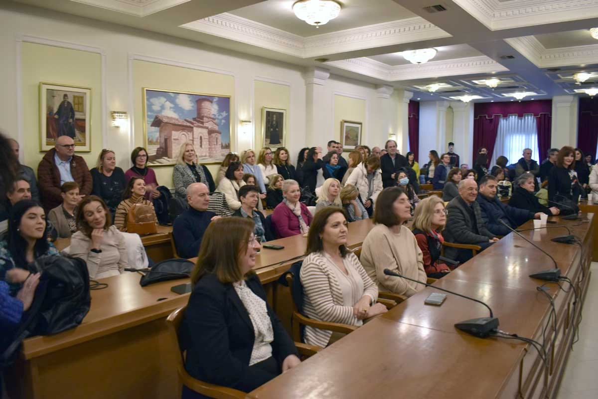 Πραγματοποιήθηκε στο Δημοτικό Μέγαρο Καστοριάς η κοπή βασιλόπιτας για ...